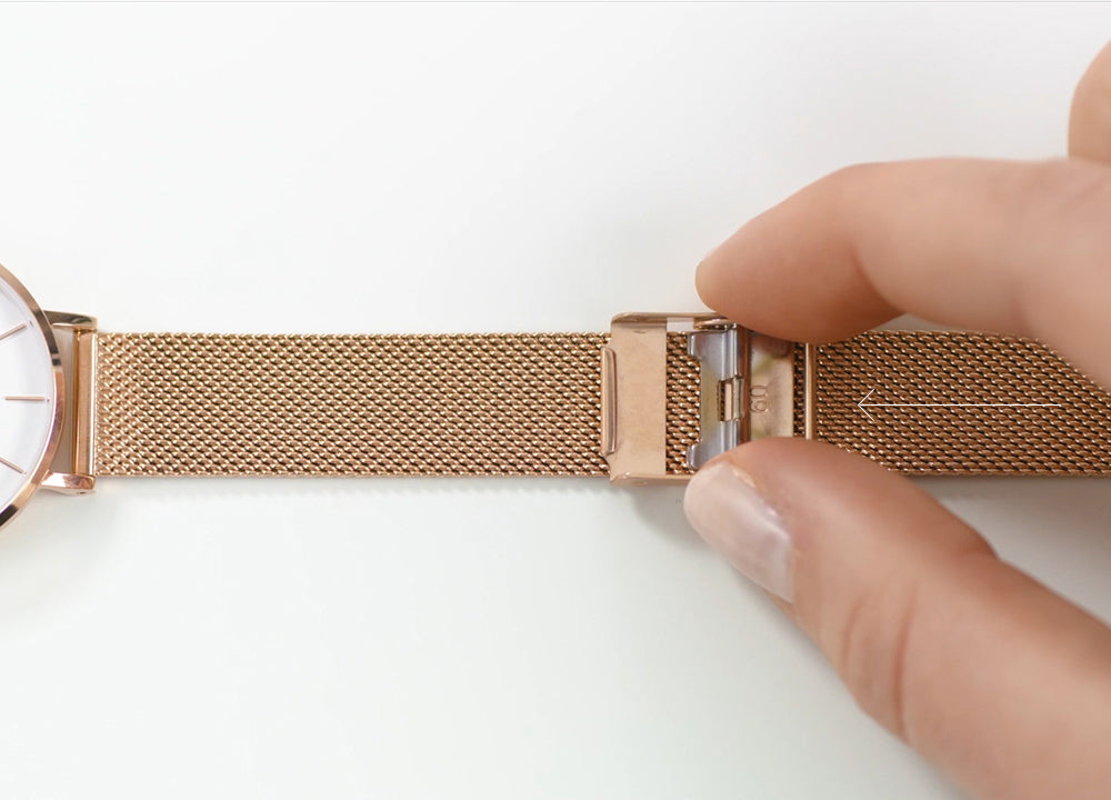 Replace watch strap - How to change your watch strap | DW